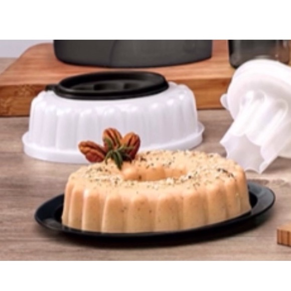 Tupperware | Kitchen | Newtupperware Small Jel Ring Jello Desserts Mold ...
